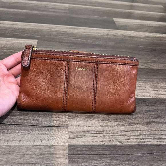 Fossil | Bags | Fossil Ella Brown Leather Zipper Pocket Bifold Long ...